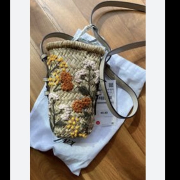 Zara | Bags | Zara Raffia Wicker Floral Embroidered Crossbody Bag ...